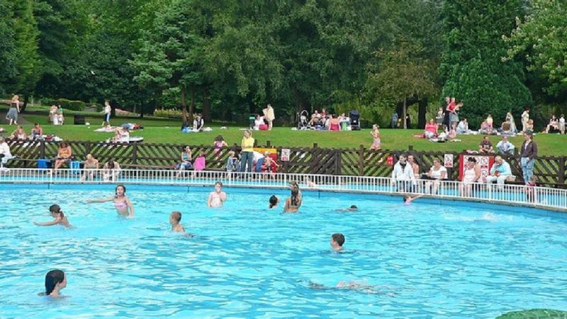 Free swimming as revamped Pontypridd lido opens - BBC News