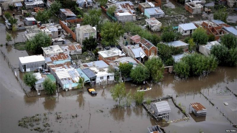 In pictures: Argentina's deadly floods - BBC News