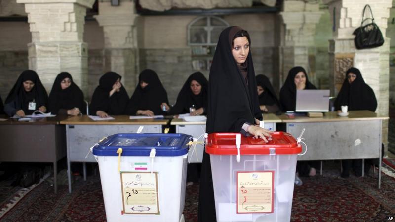 In pictures: Iranian voters go to the polls - BBC News