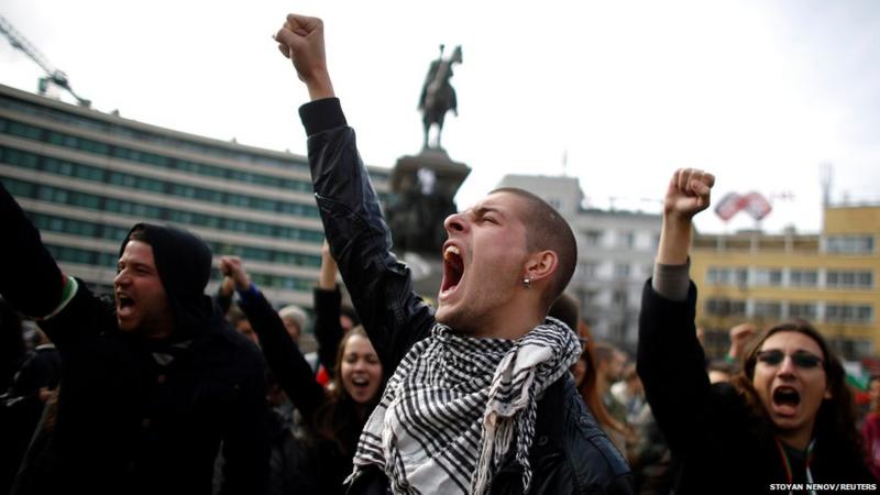 Day in pictures: 13 November 2013 - BBC News