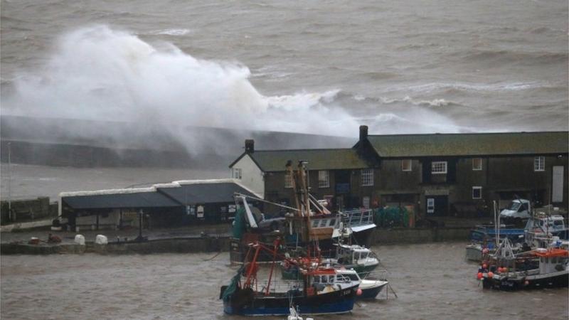 In pictures: Storm batters the UK during Christmas getaway - BBC News