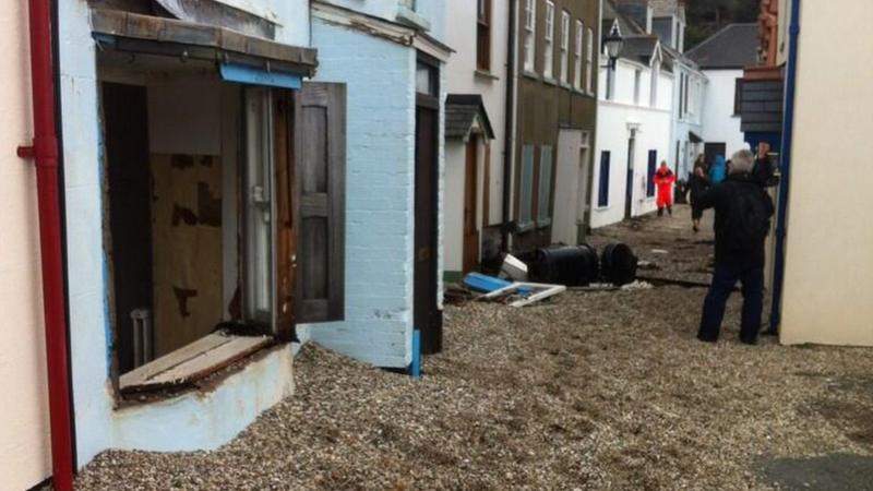 Pictures: Cornwall under siege from storm - BBC News