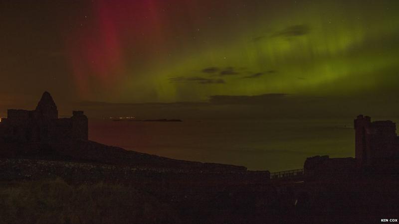 Northern Lights shine across Northern Ireland - BBC News