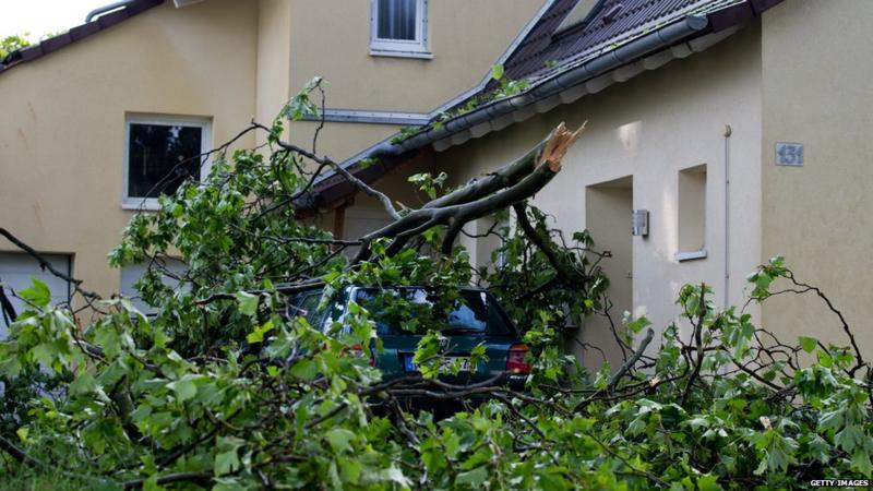 In pictures: Storms batter Germany - BBC News