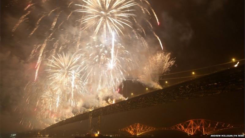 In Pictures: Forth Bridge 50th anniversary fireworks - BBC News