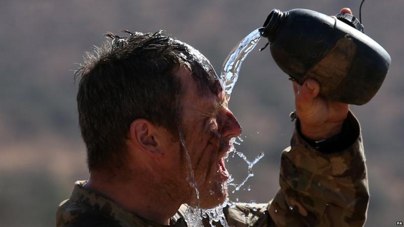 In pictures: Scots soldiers on exercise in Kenya - BBC News