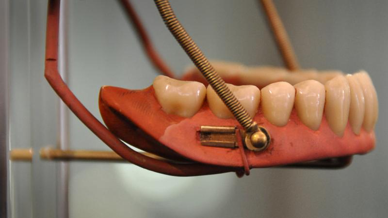 The dentures made from the teeth of dead soldiers at Waterloo - BBC News