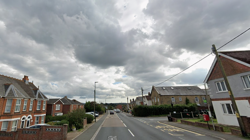 Cowes-Newport route one-way until April for new water pipe - BBC News