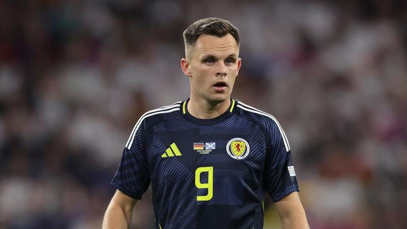 Shankland 'the best all-round striker' Scotland have - BBC Sport