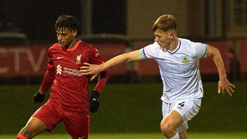 Burnley: Will Hugill signs first professional contract - BBC Sport
