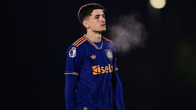 Falkirk sign Ben Parkinson from Newcastle United - BBC Sport