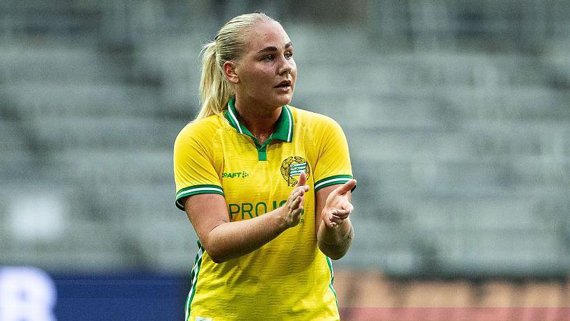Cathinka Tandberg joins Tottenham from Hammarby - BBC Sport