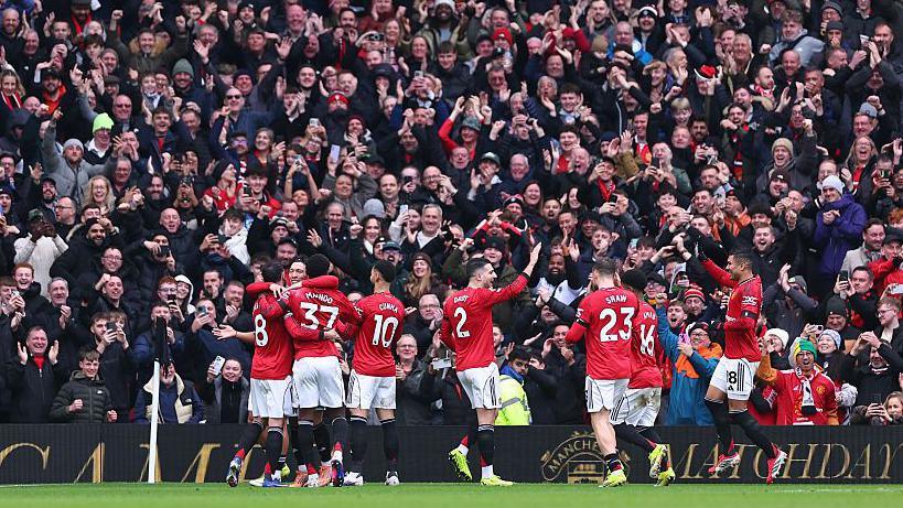 Manchester United news: Pat Nevin praises United corner - BBC Sport