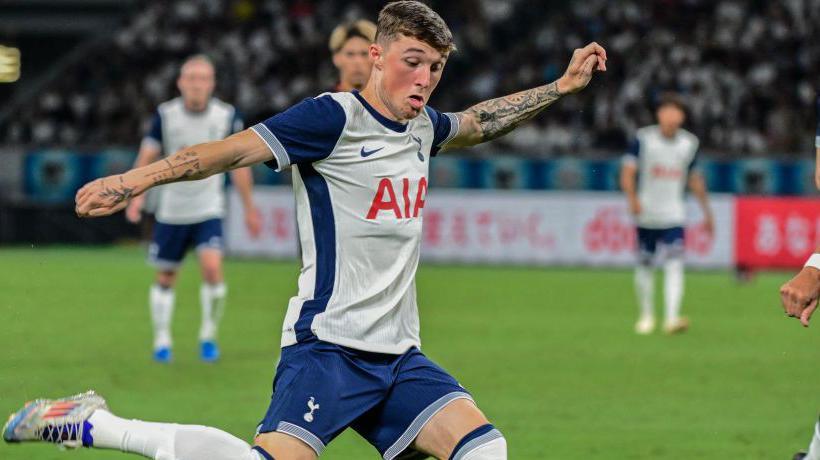 Tottenham: Alfie Devine makes Westerlo loan move - BBC Sport