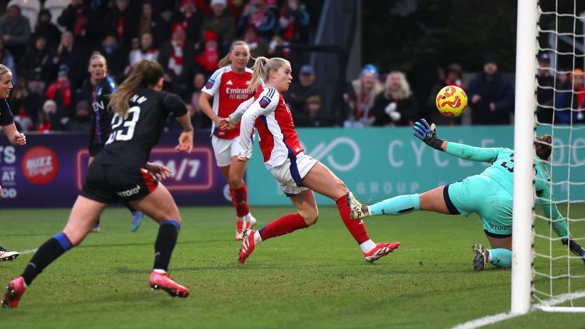 Arsenal 5-0 Crystal Palace: Alessia Russo excels again - BBC Sport