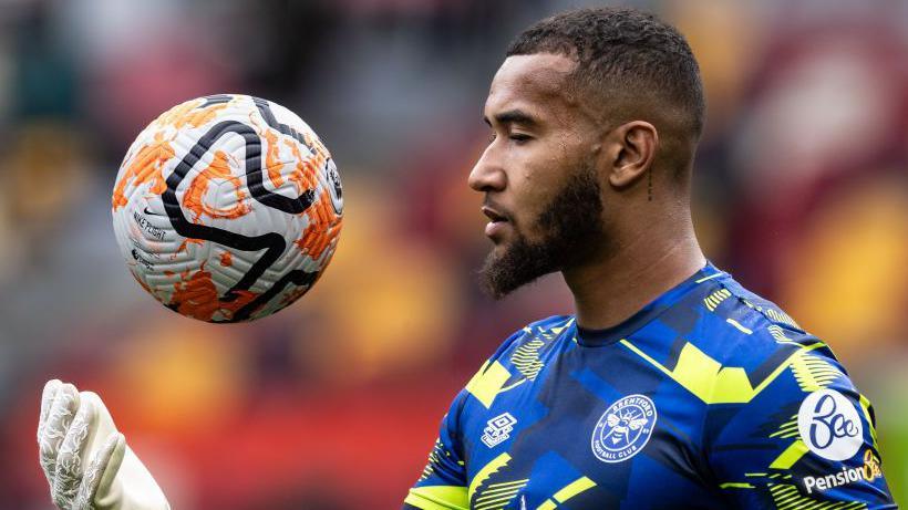 Loan goalkeeper Ellery Balcombe keen to impress at St Mirren - BBC Sport