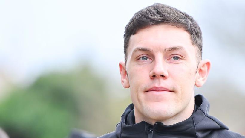 New midfielder Digby 'hungry for success' with Dundee - BBC Sport