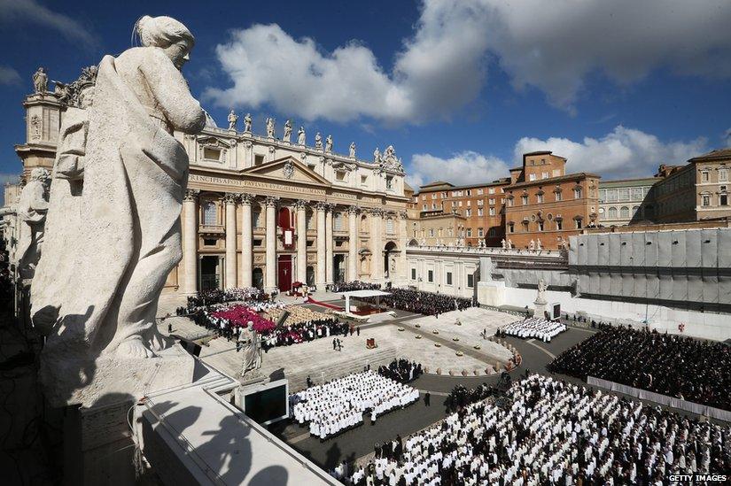In pictures: Pope Francis celebrates inaugural Mass - BBC News