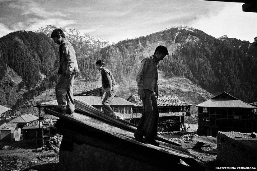 In pictures: India's isolated village of Malana - BBC News