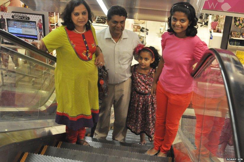 In pictures: An Indian middle-class family - BBC News
