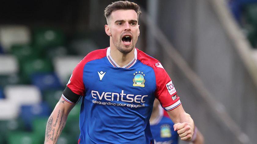 Glentoran: Shay McCartan, Bobby Burns and Rory Donnelly part of Oval ...