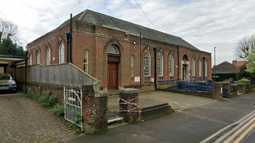 Bournemouth's Charminster Library shuts after ceiling collapse - BBC News