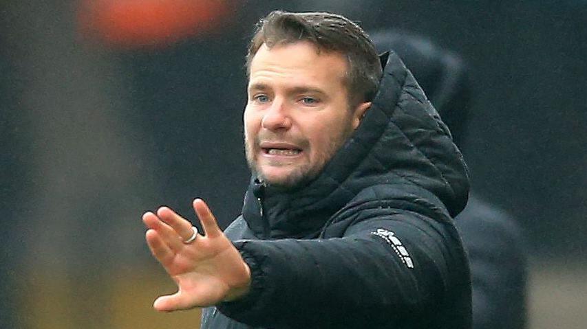 Tom Cleverley: Plymouth Argyle owner Simon Hallett backs head coach ...