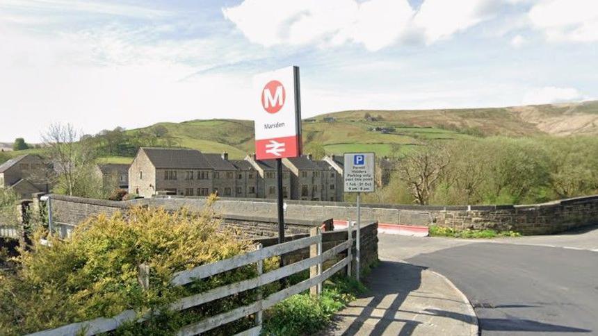 Huddersfield to Manchester rail disruption due to fire in tunnel - BBC News