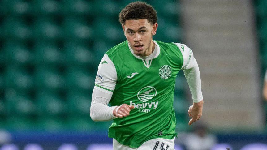 Fringe duo McKirdy and Amos depart Hibs - BBC Sport