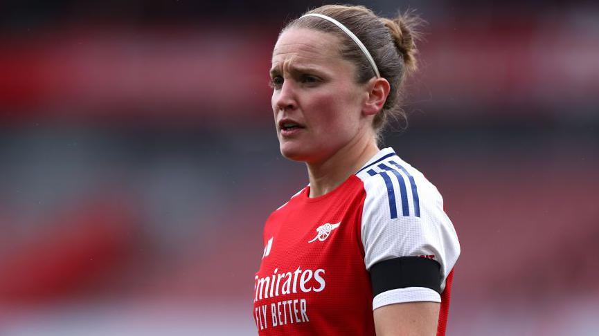 Kim Little: Arsenal captain Little extends contract until 2026 - BBC Sport