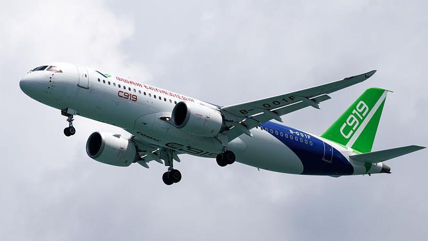 Comac: The Chinese planemaker taking on Boeing and Airbus - BBC News