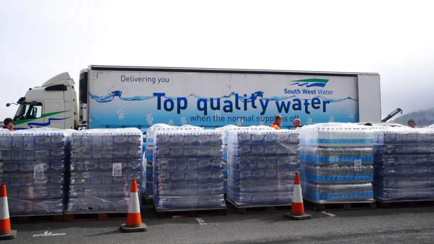 St Ives water outages costing businesses in tourism area - BBC News