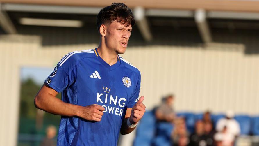 Leicester City news: Chris Popov joins Barrow on loan - BBC Sport