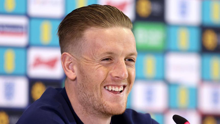 Everton: 'Courtois and Neuer' - Pickford on best goalkeepers - BBC Sport