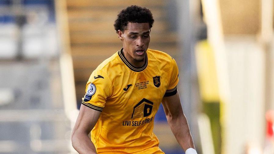 Livingston: Yengi eyes starts to get among the goals - BBC Sport