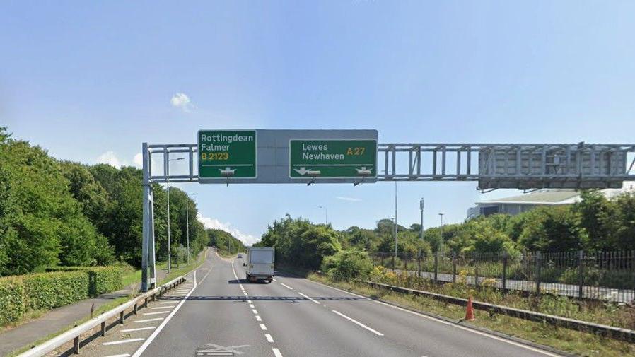 Section of A27 near Lewes re-opened after two hurt in crash - BBC News