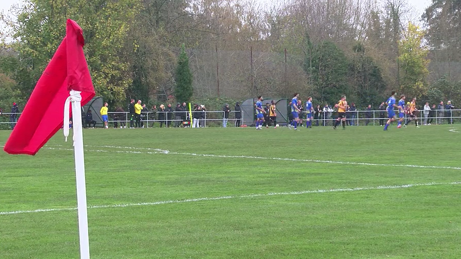 Floodlights plan for Newbury's Faraday Road ground approved - BBC News