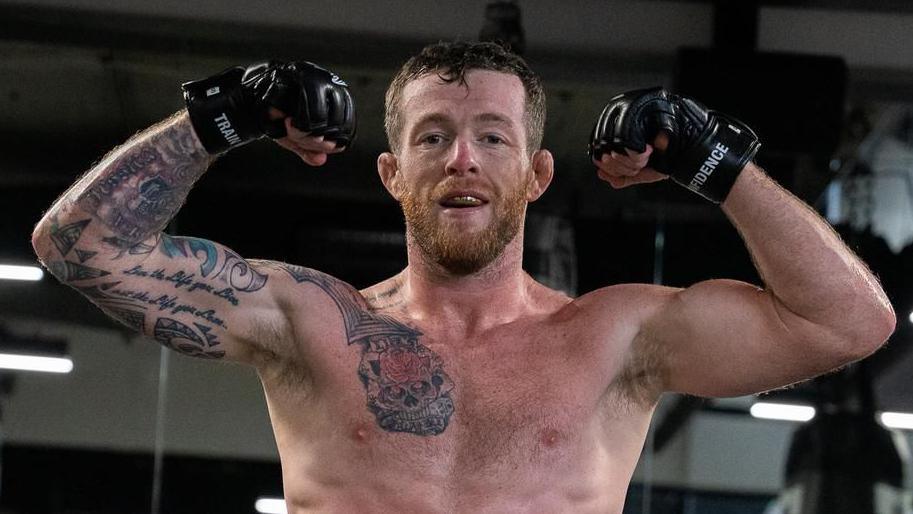 PFL Europe Belfast: Alan Philpott to fight in co-main event - BBC Sport
