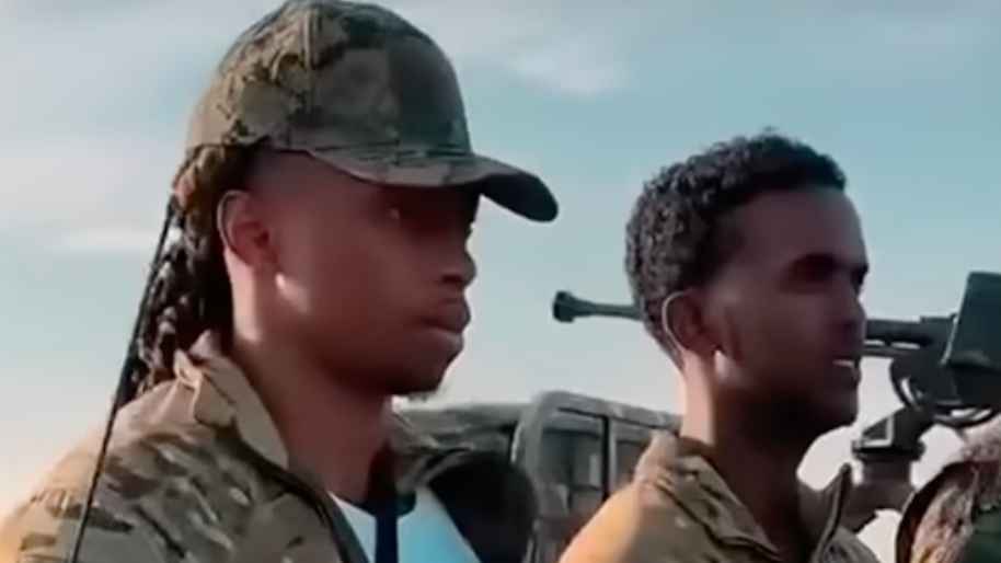 Liverpool drill rappers seen in Somalia during clan conflict - BBC News