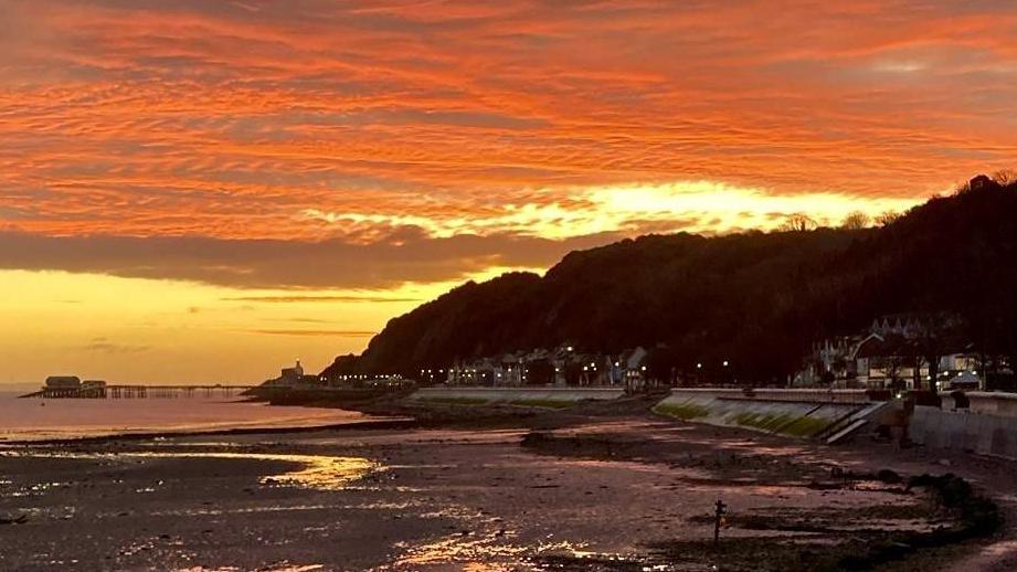 UK sunrise: Your pictures of beautiful skies - BBC Weather