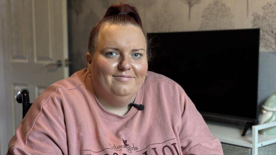 Woman spends 16 hours trying to cancel NHS appointment - BBC News