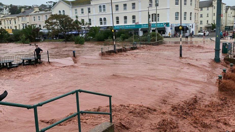 Third drop-in session for flood-hit Devon residents - BBC News