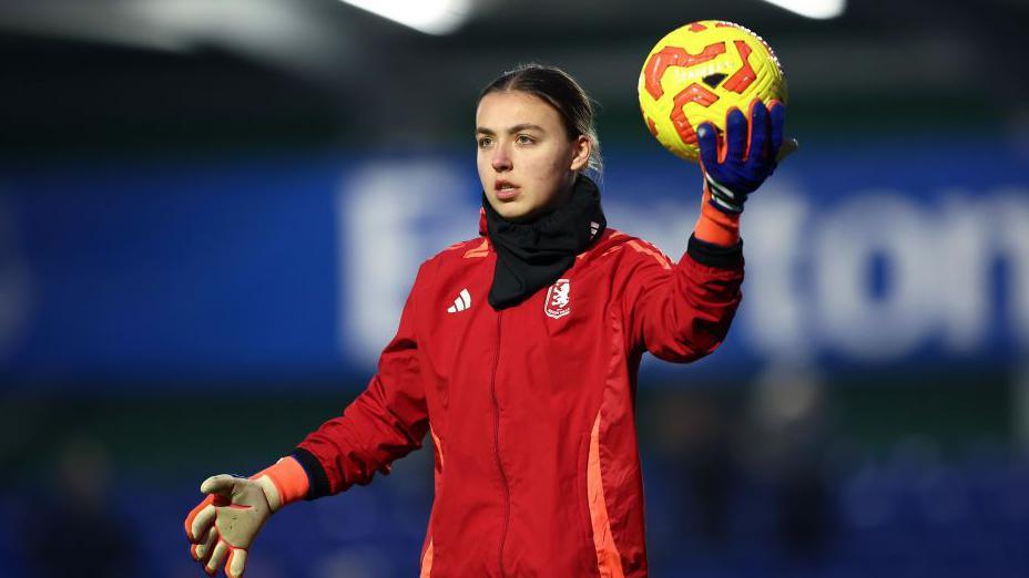 Goalkeeper Sophia Poor set to join London City Lionesses on loan - BBC ...
