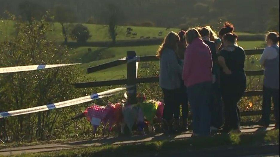 Natalie Thomas admits £8,500 memorial fund theft - BBC News