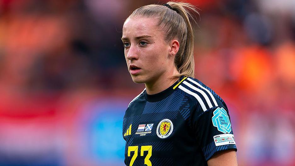 Kirsty Maclean: Liverpool sign Scotland midfielder from Rangers - BBC Sport