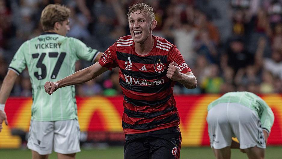 Dundee United 'fought off stiff competition' to sign Zac Sapsford - BBC ...
