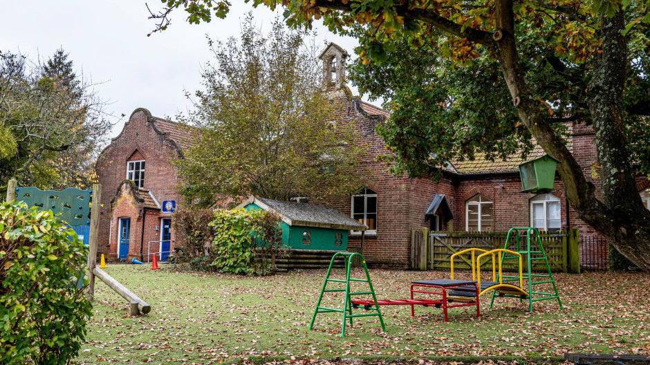 'Heart of the village' primary school in Corpusty to close - BBC News