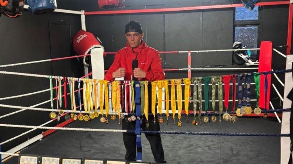 Ballyclare's Scott Thompson to link up with Wayne McCullough after ...