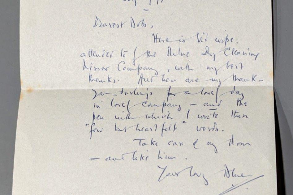 Letters from Winnie The Pooh author AA Milne to be auctioned - BBC News