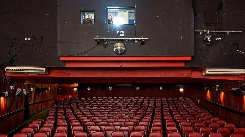 Rio Cinema founder honoured with plaque on 50th anniversary - BBC News